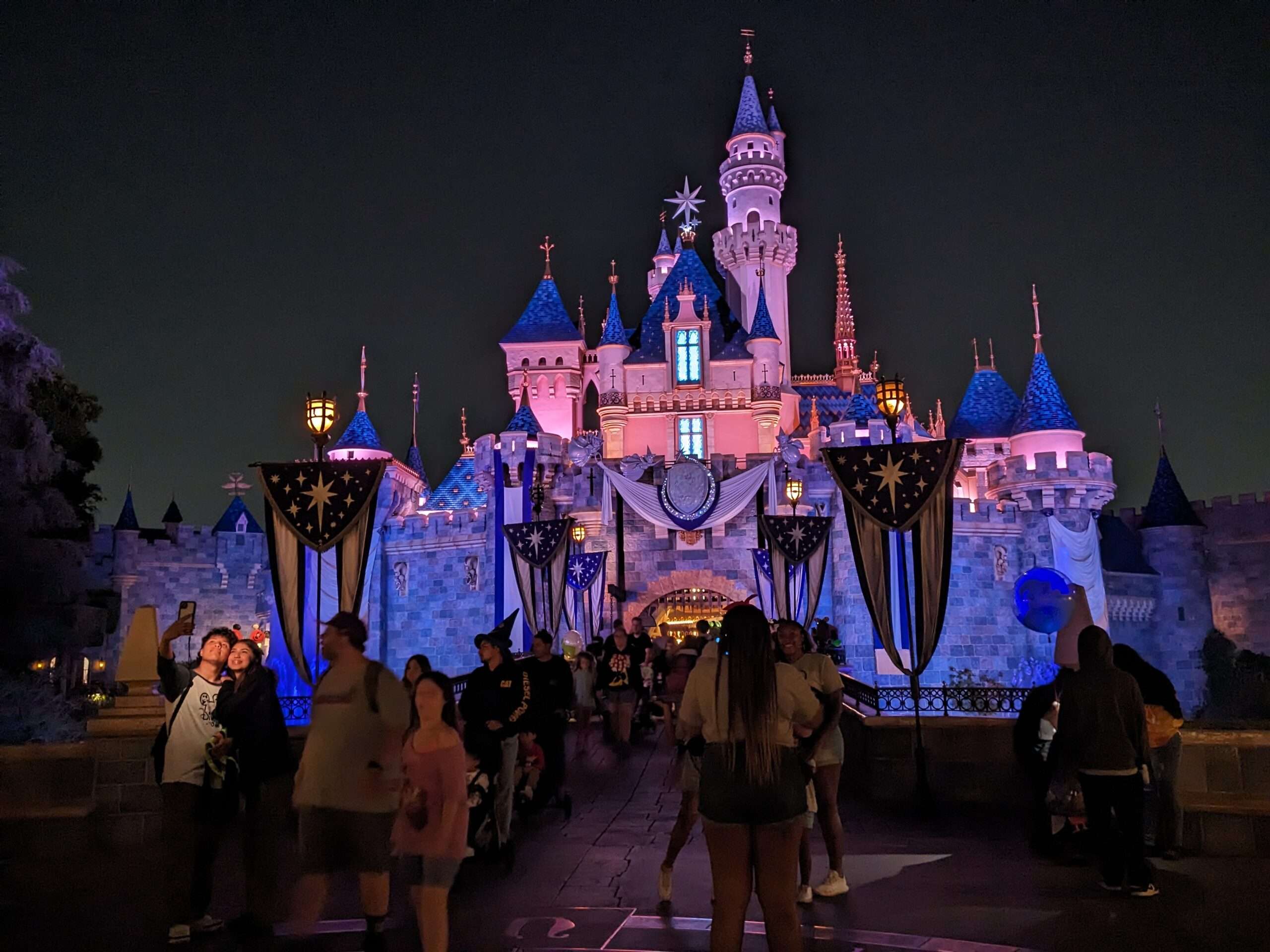 Is Staying On-Site At Disneyland Worth The Extra Funds? Find Out Now ...